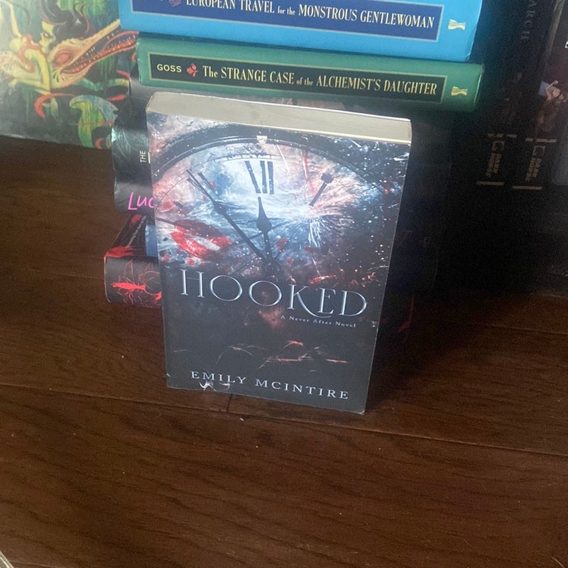 Hooked by Emily McIntire, Paperback | Pangobooks