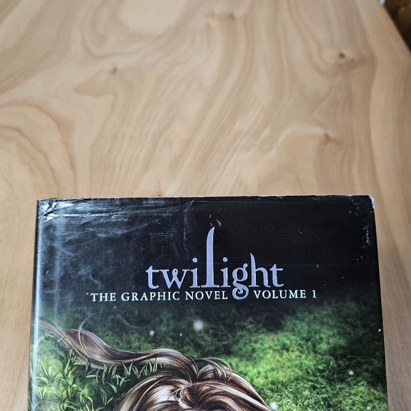 Twilight: the Graphic Novel, Vol. 1 by Stephenie Meyer, Young Kim