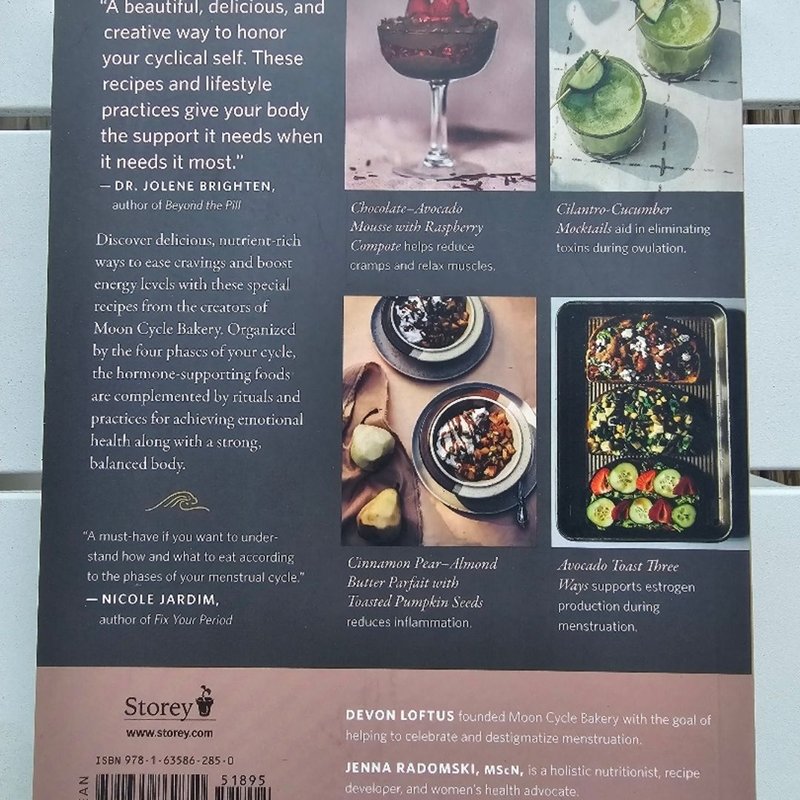 The Moon Cycle Cookbook by Devon Loftus, Jenna Radomski