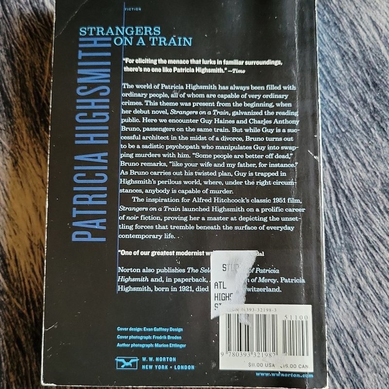 Strangers on a Train by Patricia Highsmith; Paula Hawkins (Introduction by)