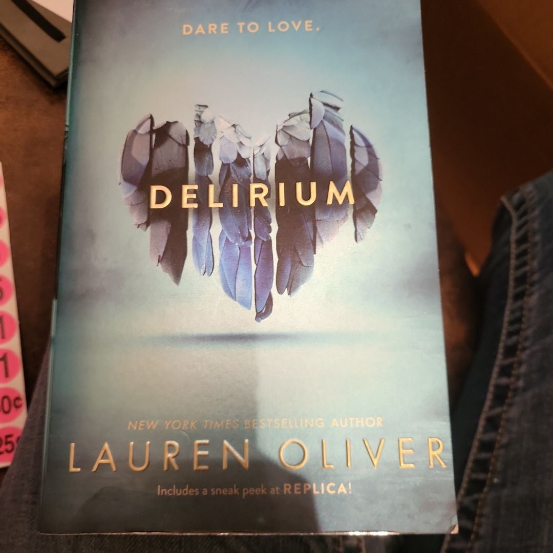 Delirium by Lauren Oliver, Paperback | Pangobooks