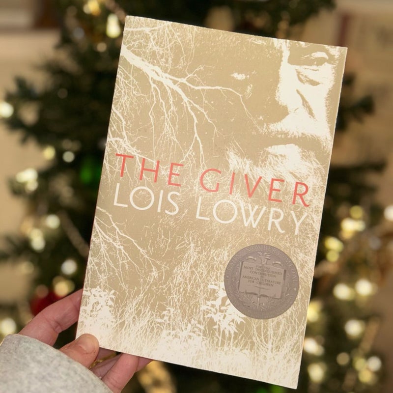The Giver by Lois Lowry, Paperback | Pangobooks
