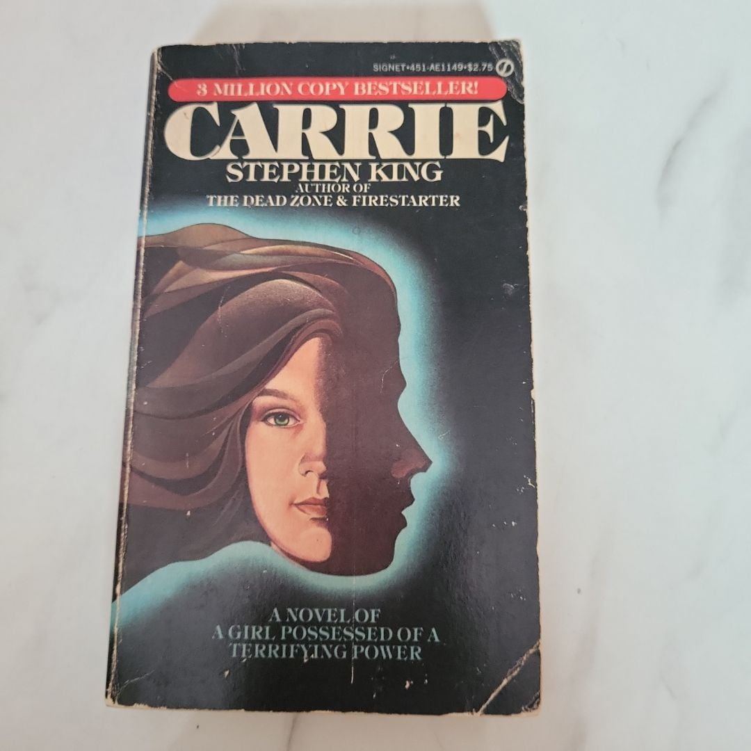 Carrie by Stephen King, Paperback | Pangobooks