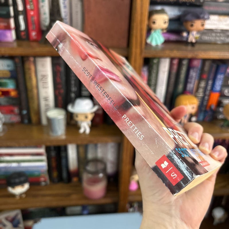Pretties by Scott Westerfeld , Paperback | Pangobooks