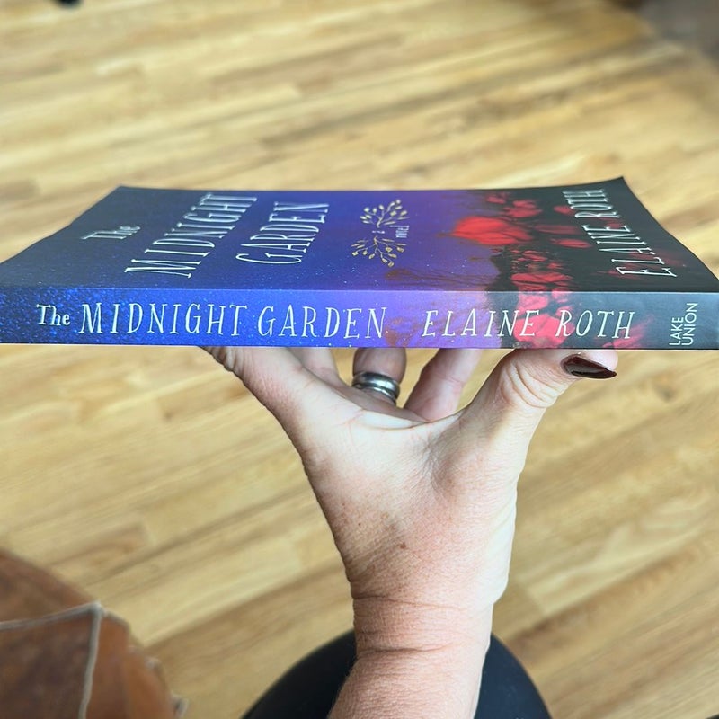The Midnight Garden by Elaine Roth, Paperback | Pangobooks