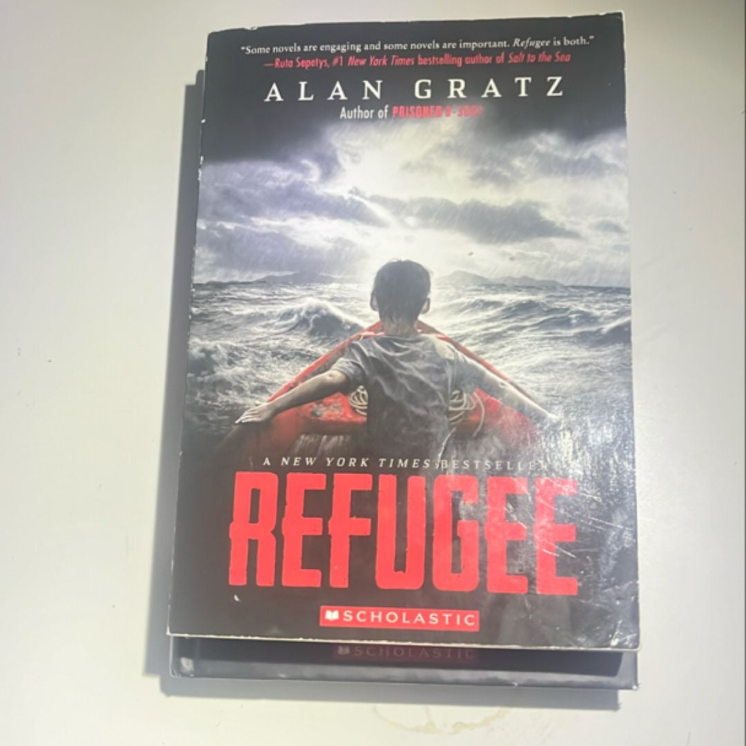 Refugee by Alan Gratz, Paperback | Pangobooks