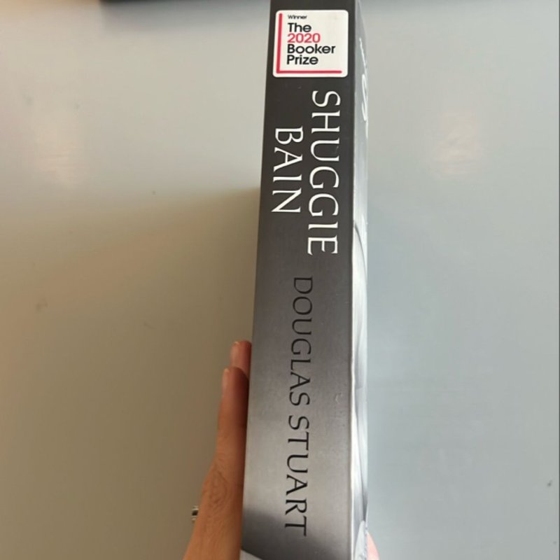 Shuggie Bain by Douglas Stuart, Paperback | Pangobooks