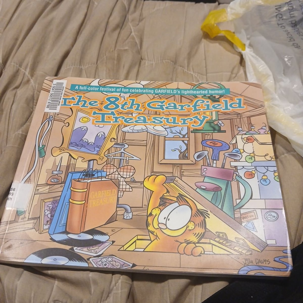 The 8th Garfield Treasury by Jim Davis