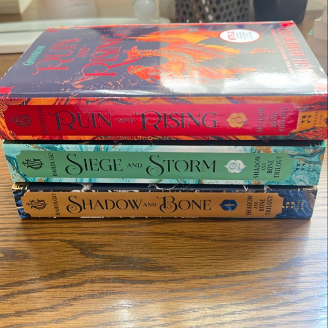 Shadow and Bone series by Leigh Bardugo, Paperback | Pangobooks
