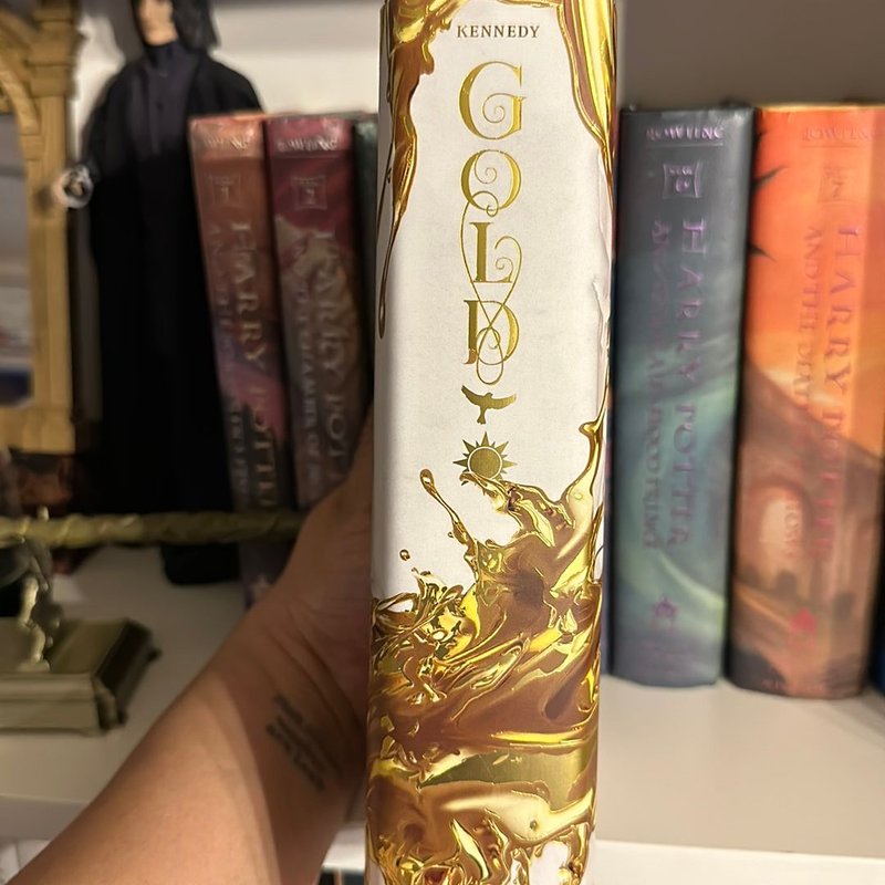 Gold by Raven Kennedy, Hardcover | Pangobooks