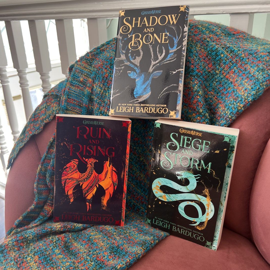 Shadow & Bone Trilogy Bundle by Leigh Bardugo, Paperback | Pangobooks