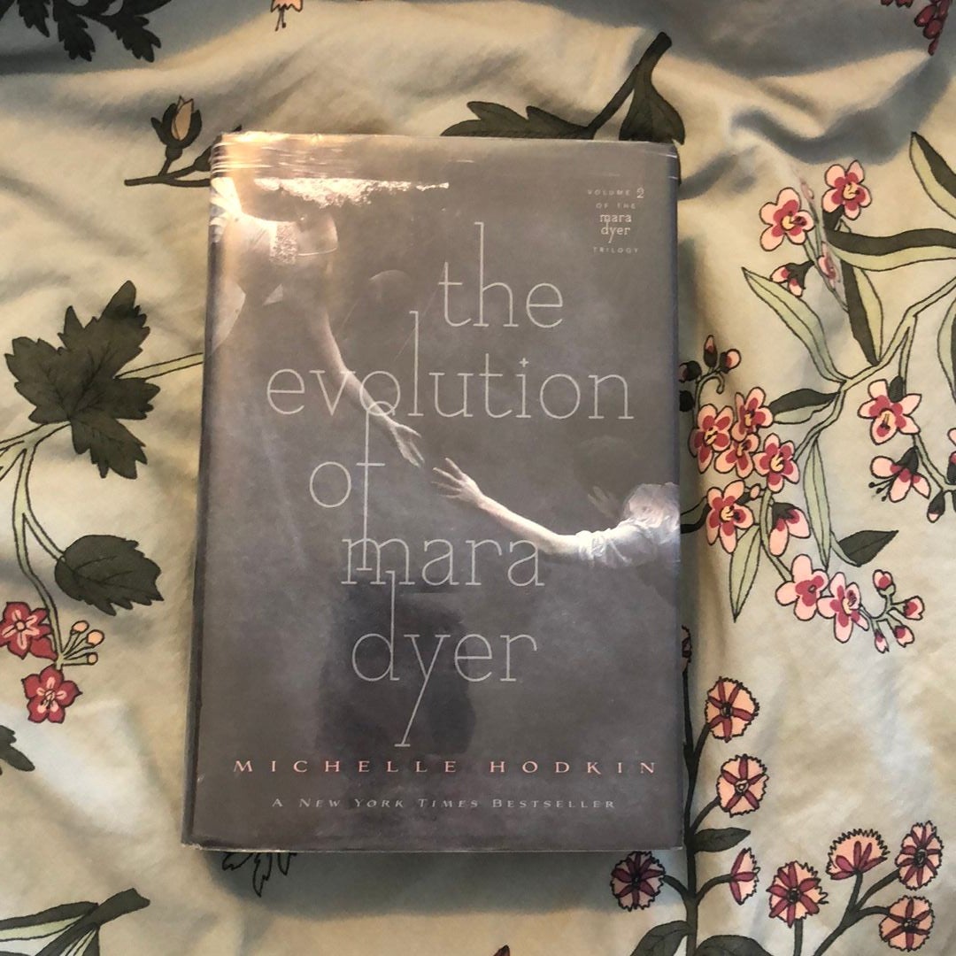 The Evolution of Mara Dyer by Michelle Hodkin
