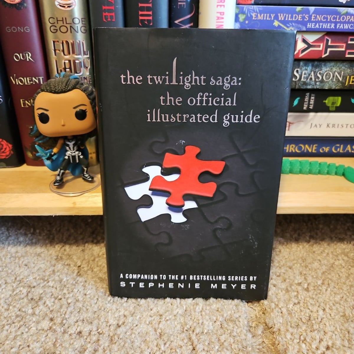 The Twilight Saga: the Official Illustrated Guide by Stephenie Meyer ...