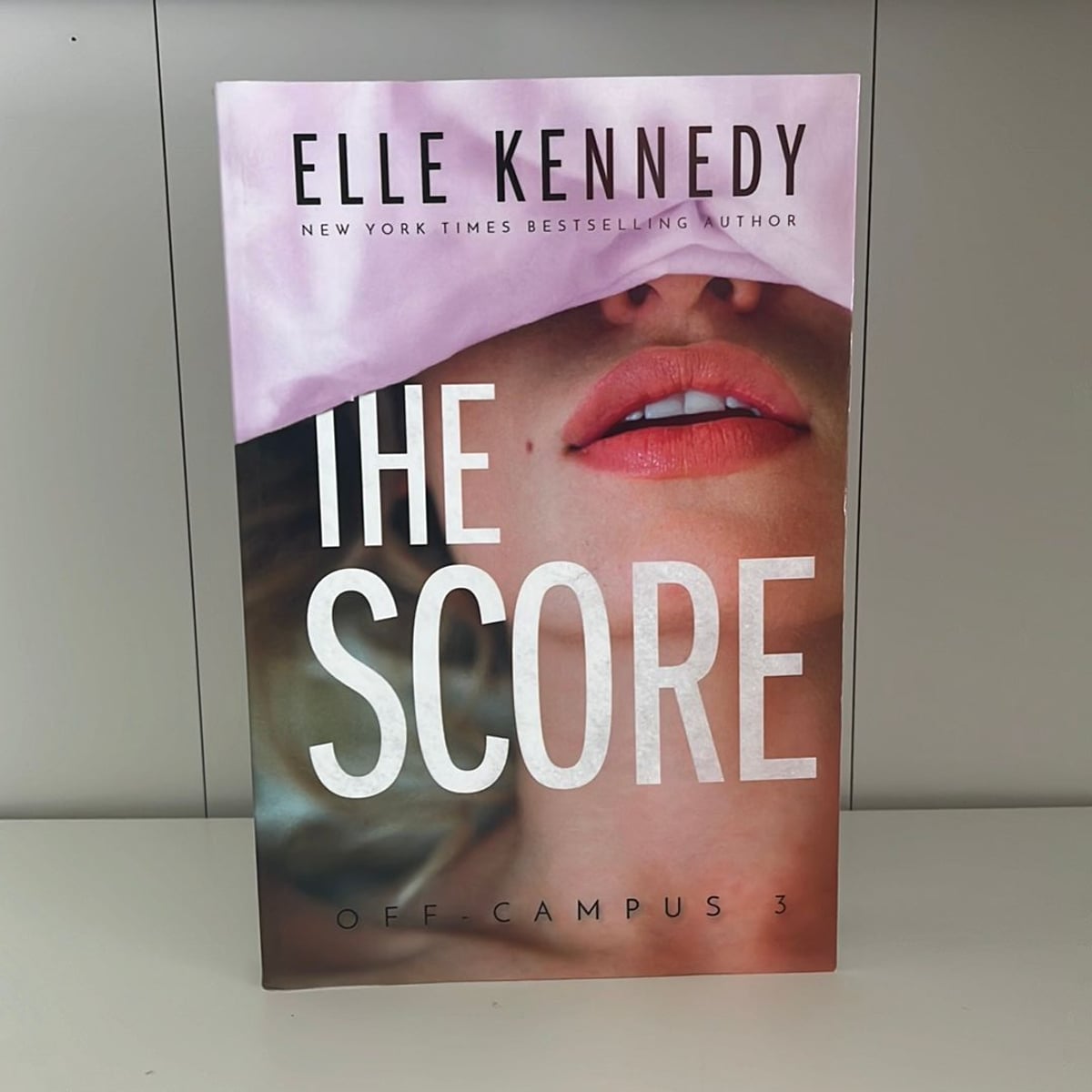 The Score by Elle Kennedy, Paperback | Pangobooks