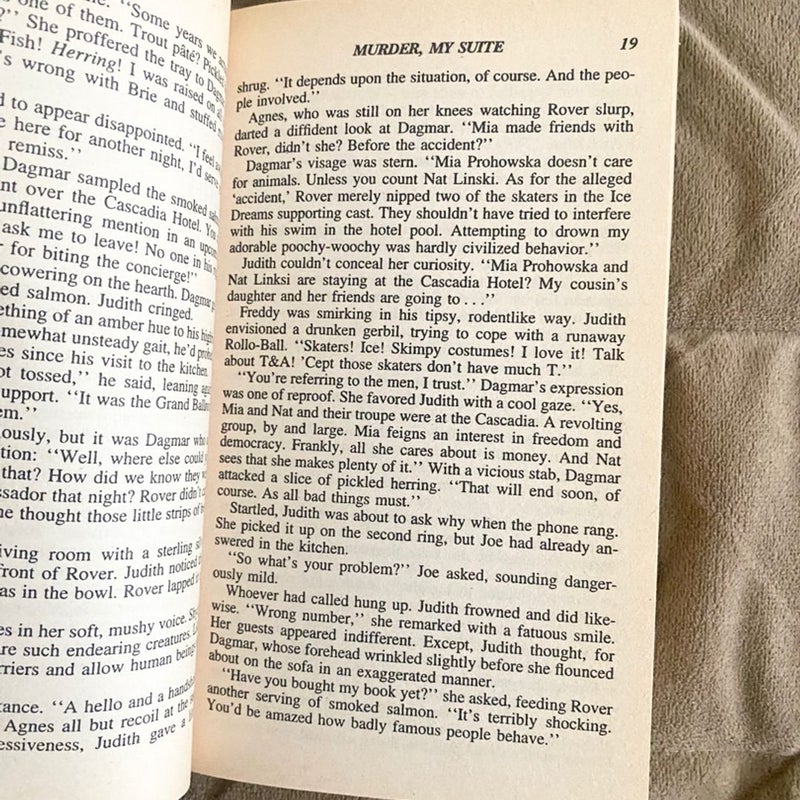 Murder, My Suite by Mary Daheim