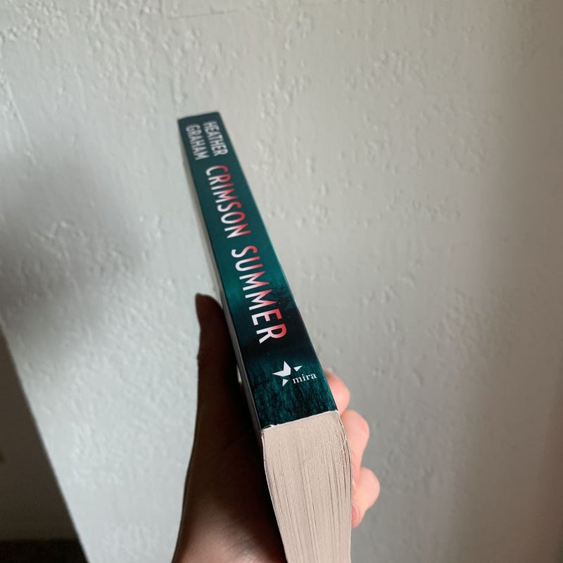 Crimson Summer by Heather Graham, Paperback | Pangobooks