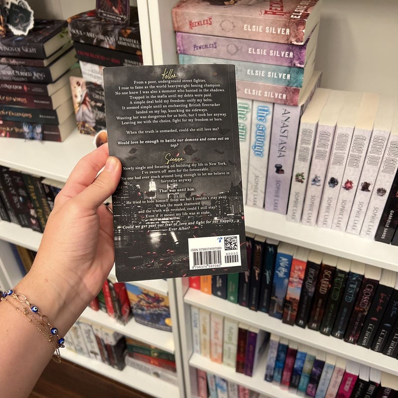 Distance by Luna Mason, Paperback | Pangobooks