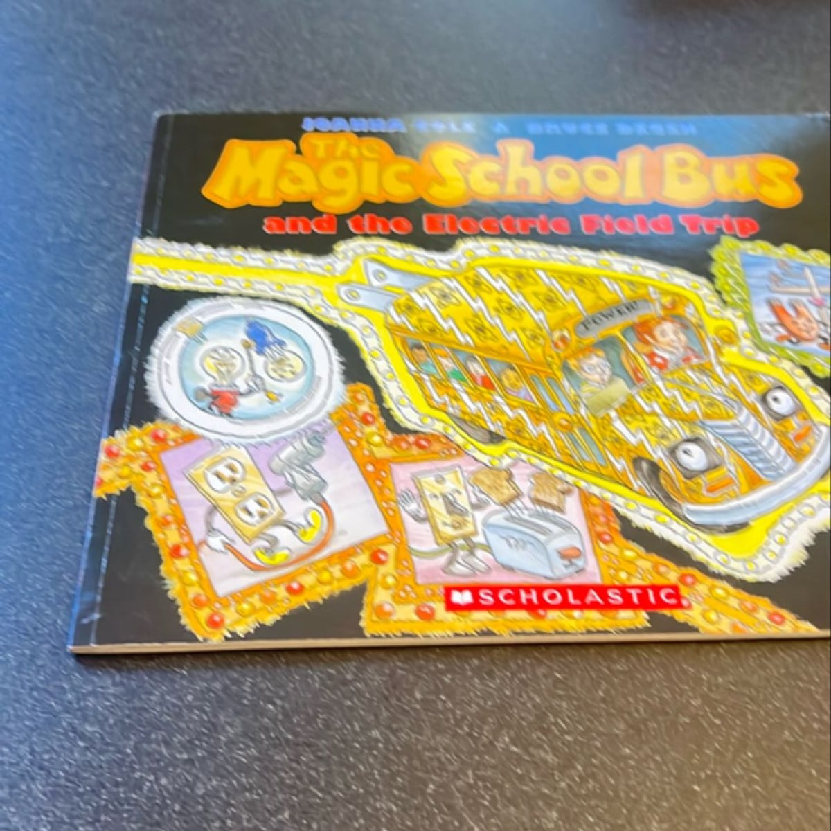 The Magic School Bus and the Electric Field Trip by Joanna Cole