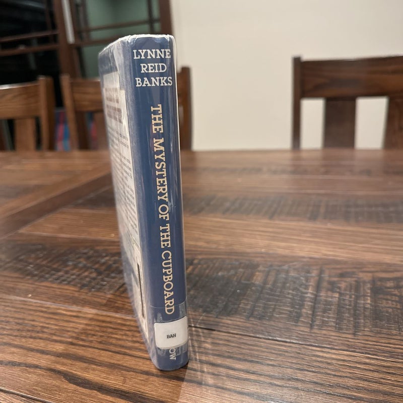 The Mystery of the Cupboard by Lynne Reid Banks, Hardcover | Pangobooks