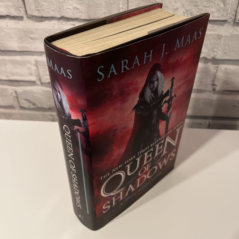 Queen of Shadows by Sarah J. Maas, Hardcover | Pangobooks