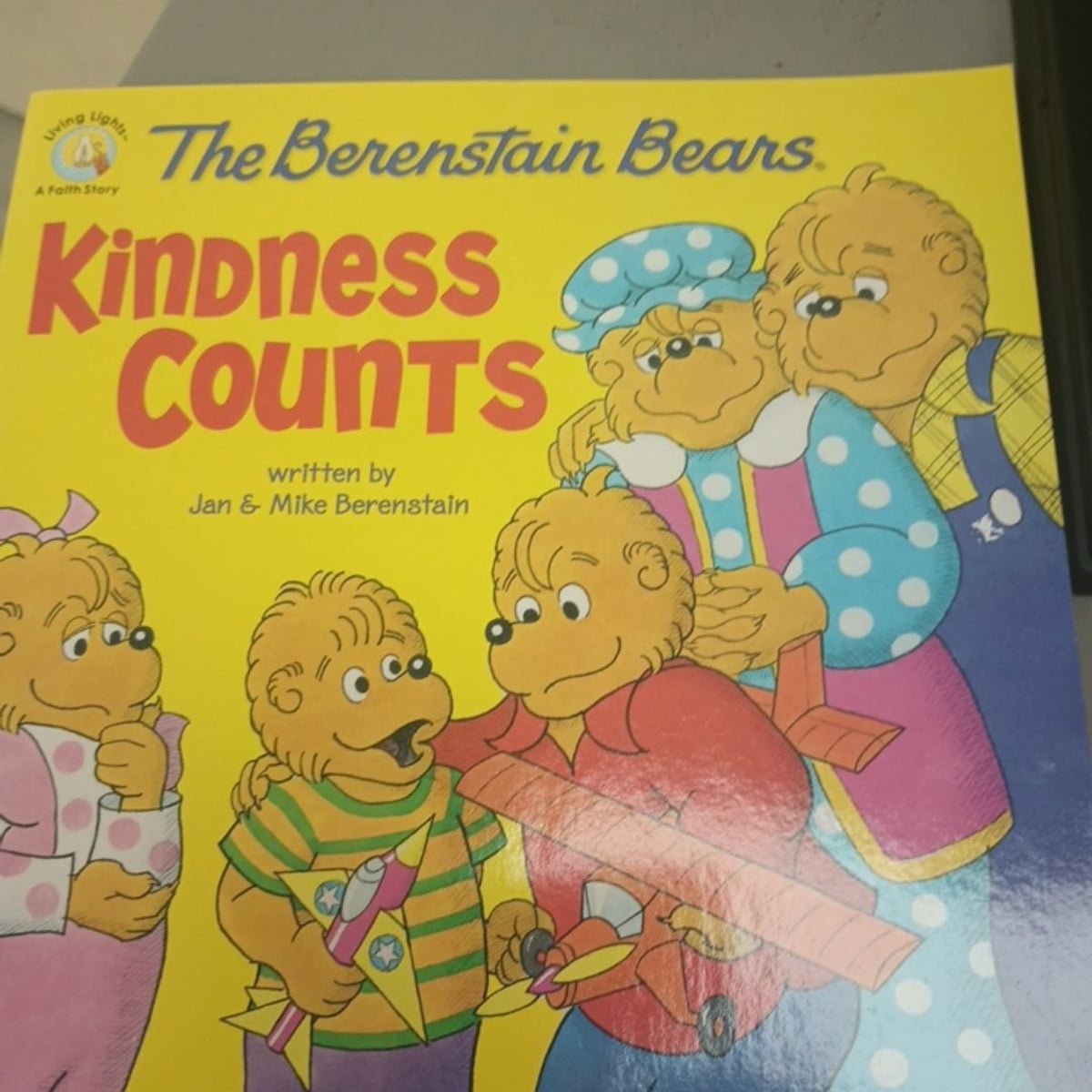 Kindness Counts by Jan Berenstain, Stan Berenstain, Mike Berenstain ...