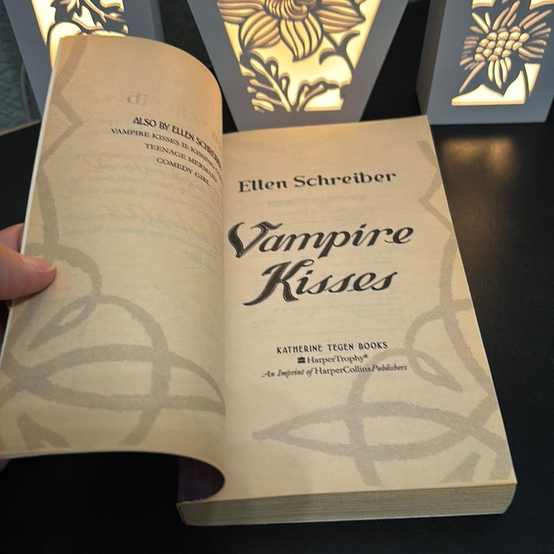 Vampire Kisses by Ellen Schreiber, Paperback | Pangobooks