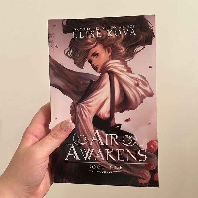 Air Awakens by Elise Kova, Paperback | Pangobooks