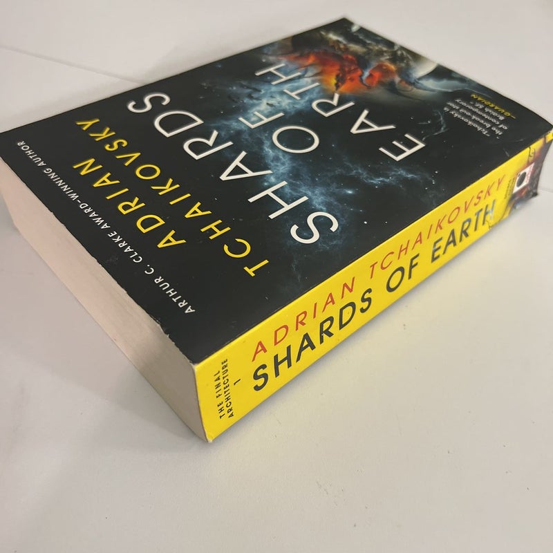 Shards of Earth by Adrian Tchaikovsky, Paperback | Pangobooks