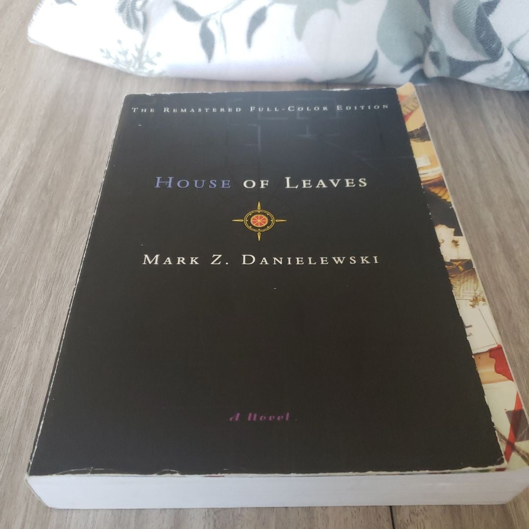 House of Leaves by Mark Z. Danielewski, Paperback | Pangobooks