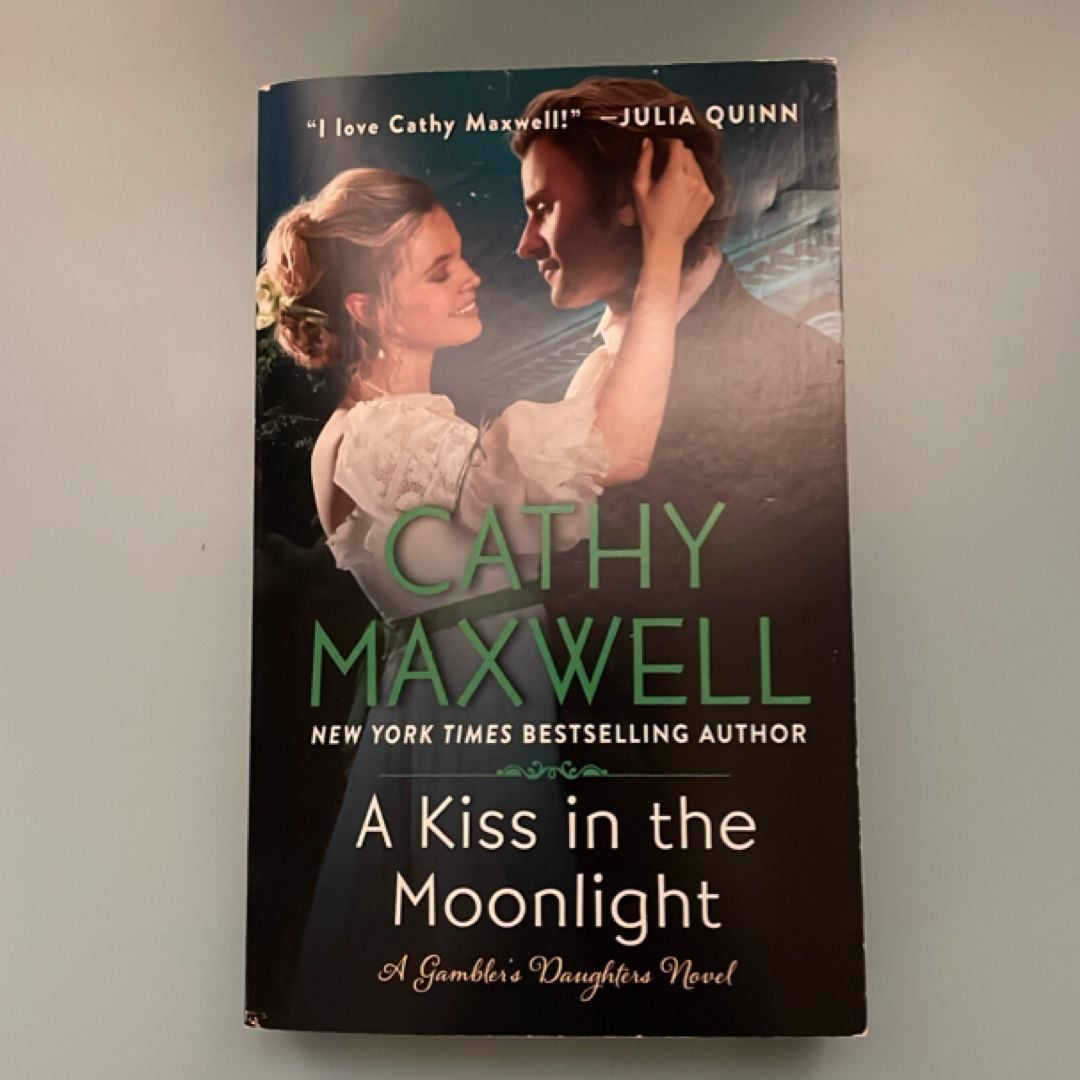 A Kiss in the Moonlight by Cathy Maxwell, Paperback | Pangobooks