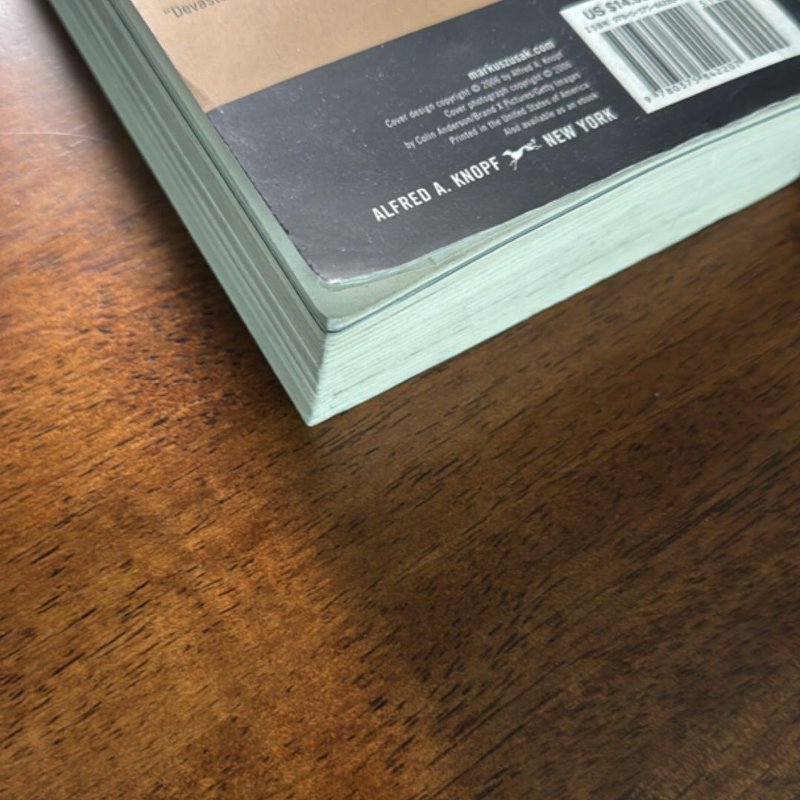 The Book Thief by Markus Zusak, Paperback | Pangobooks
