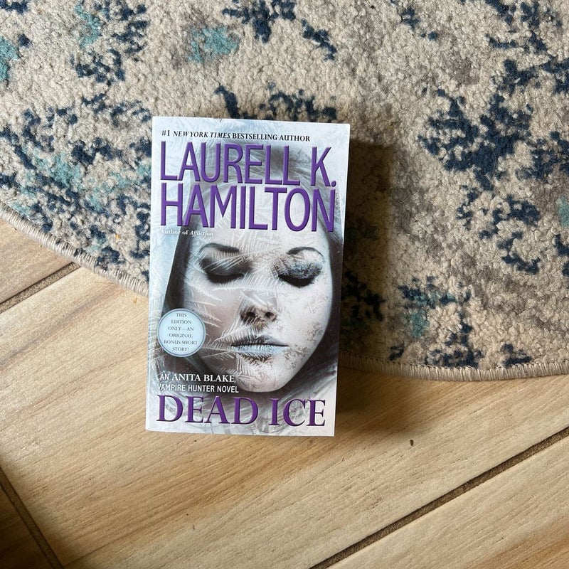 Dead Ice by Laurell K. Hamilton, Paperback | Pangobooks