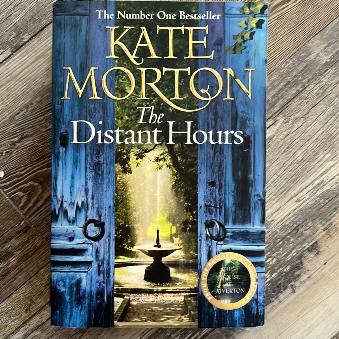 The Distant Hours by Kate Morton, Paperback | Pangobooks