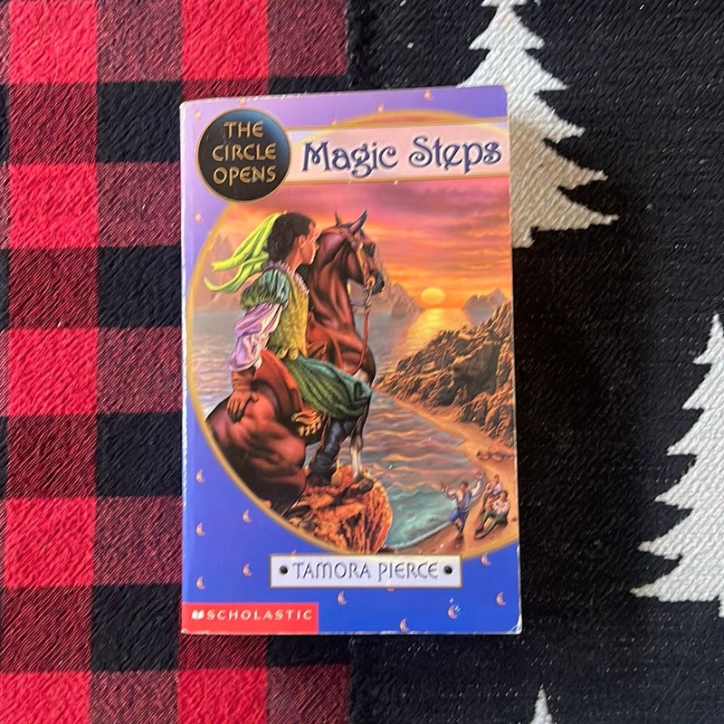 Magic Steps by Tamora Pierce, Paperback | Pangobooks