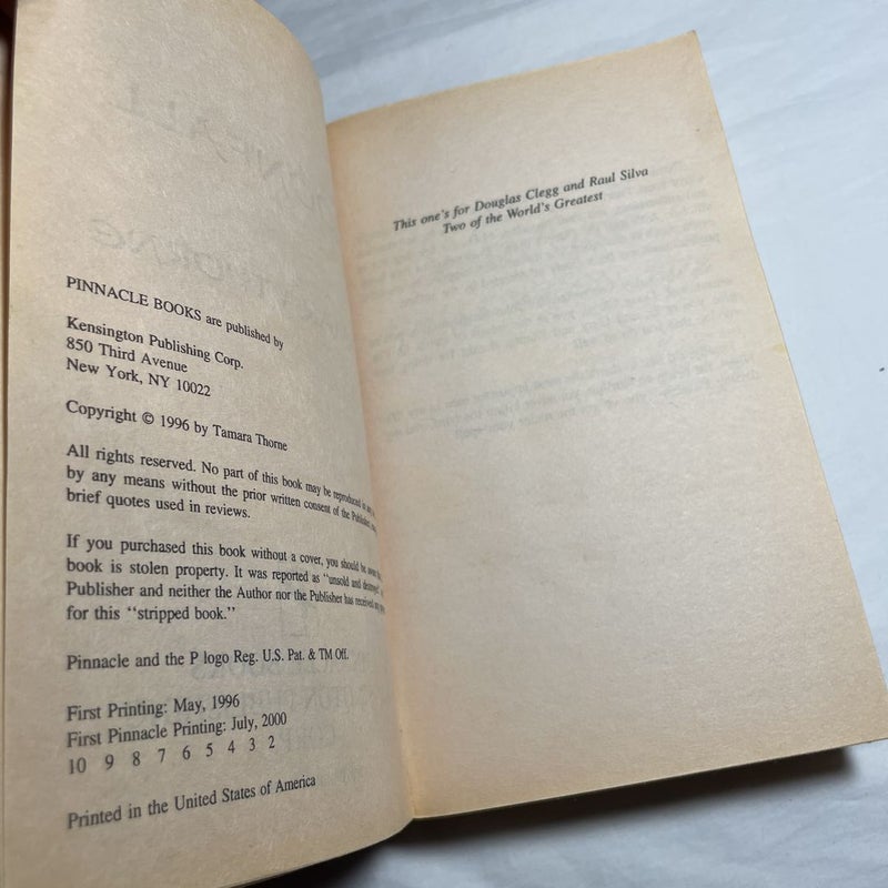 Moonfall by Tamara Thorne, Paperback | Pangobooks