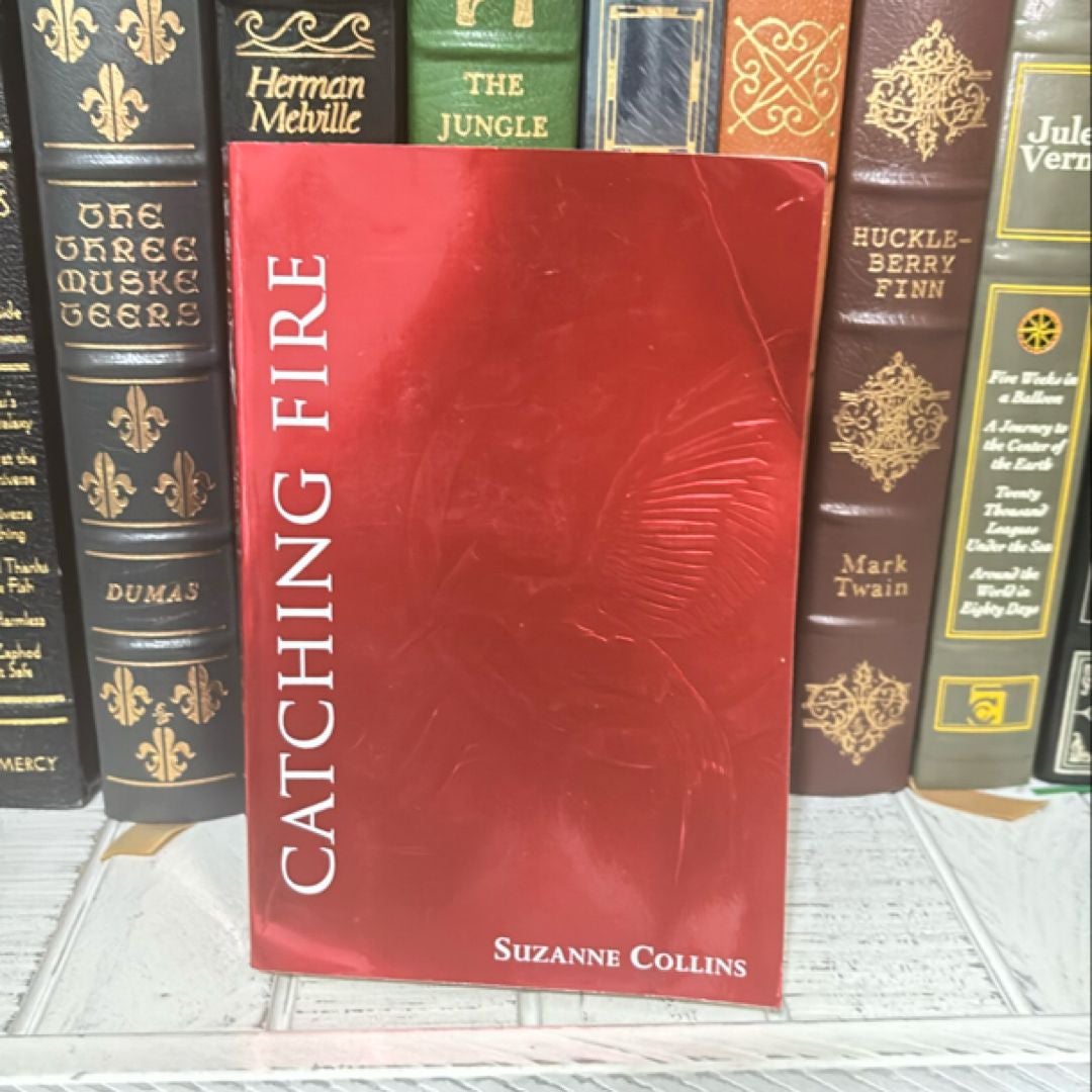 Catching Fire by Suzanne Collins, Paperback | Pangobooks