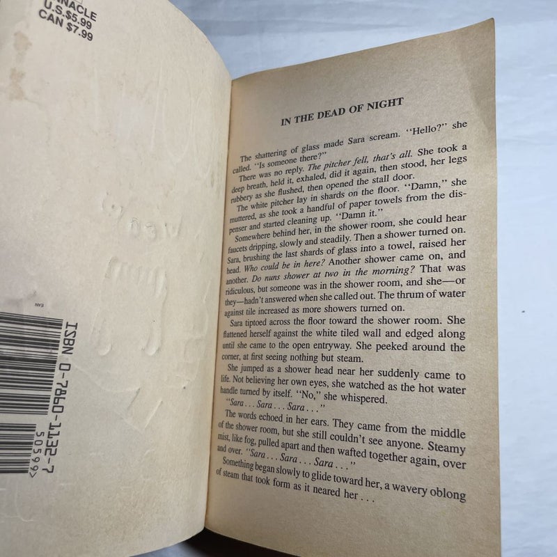 Moonfall by Tamara Thorne, Paperback | Pangobooks