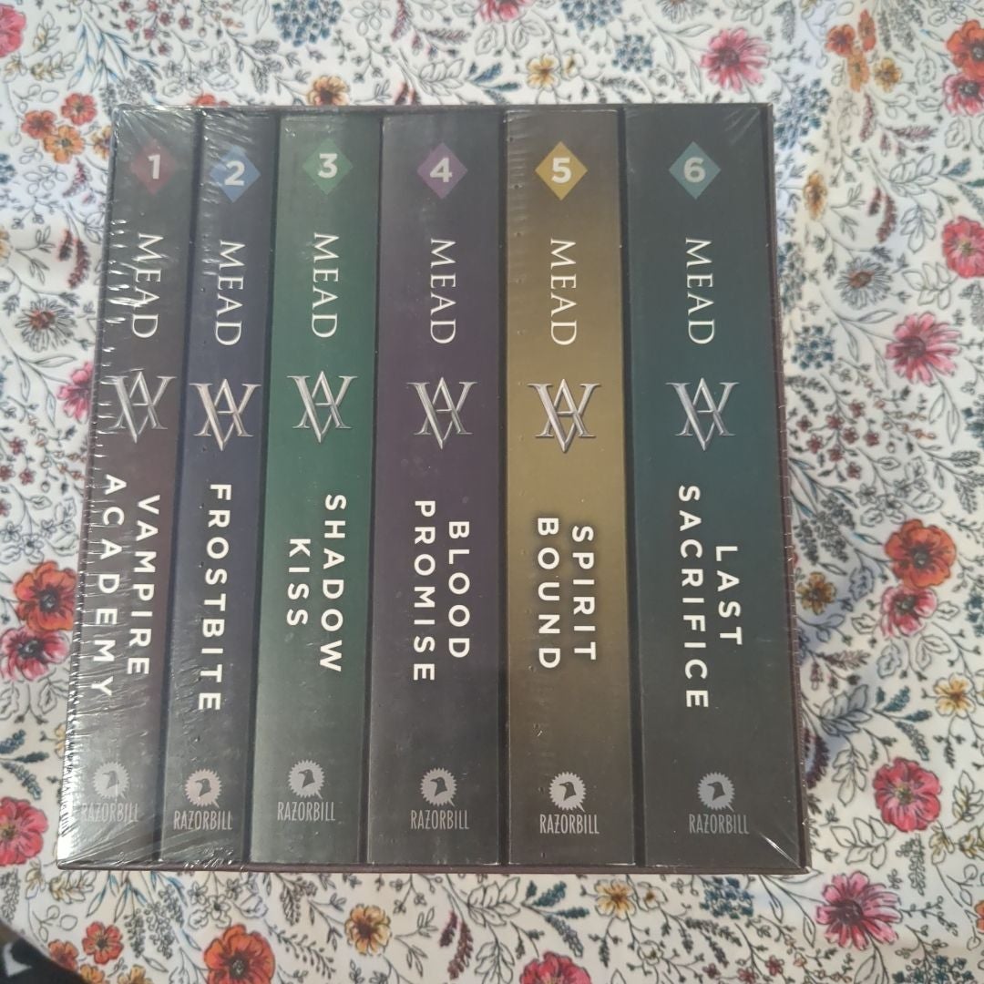 Vampire Academy Box Set 1-6 by Richelle Mead