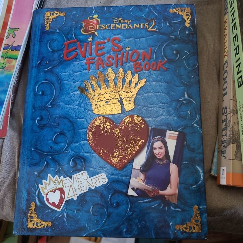 Descendants 2 Evie's Fashion Book by Disney Books