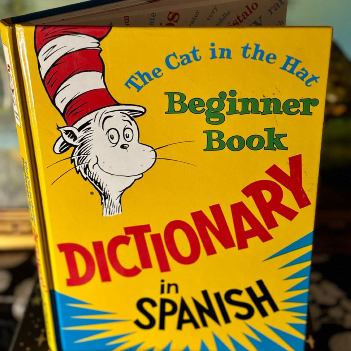 The Cat in the Hat Beginner Book Dictionary in Spanish by P. D. Eastman