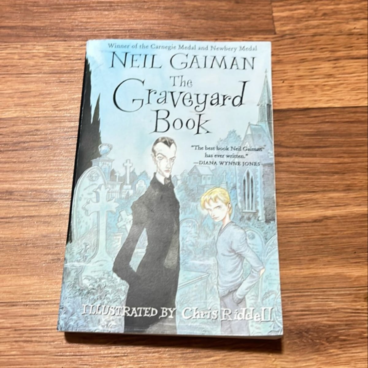 The Graveyard Book by Neil Gaiman, Paperback | Pangobooks