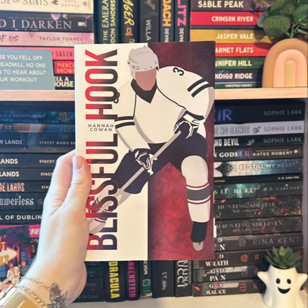 Blissful Hook by Hannah Cowan, Paperback | Pangobooks