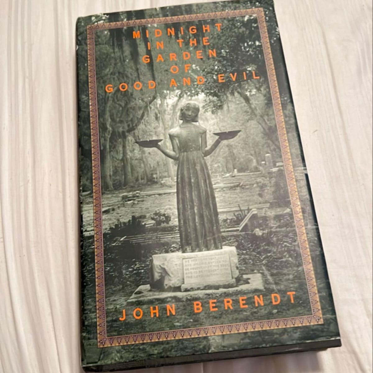 Midnight in the Garden of Good and Evil by John Berendt
