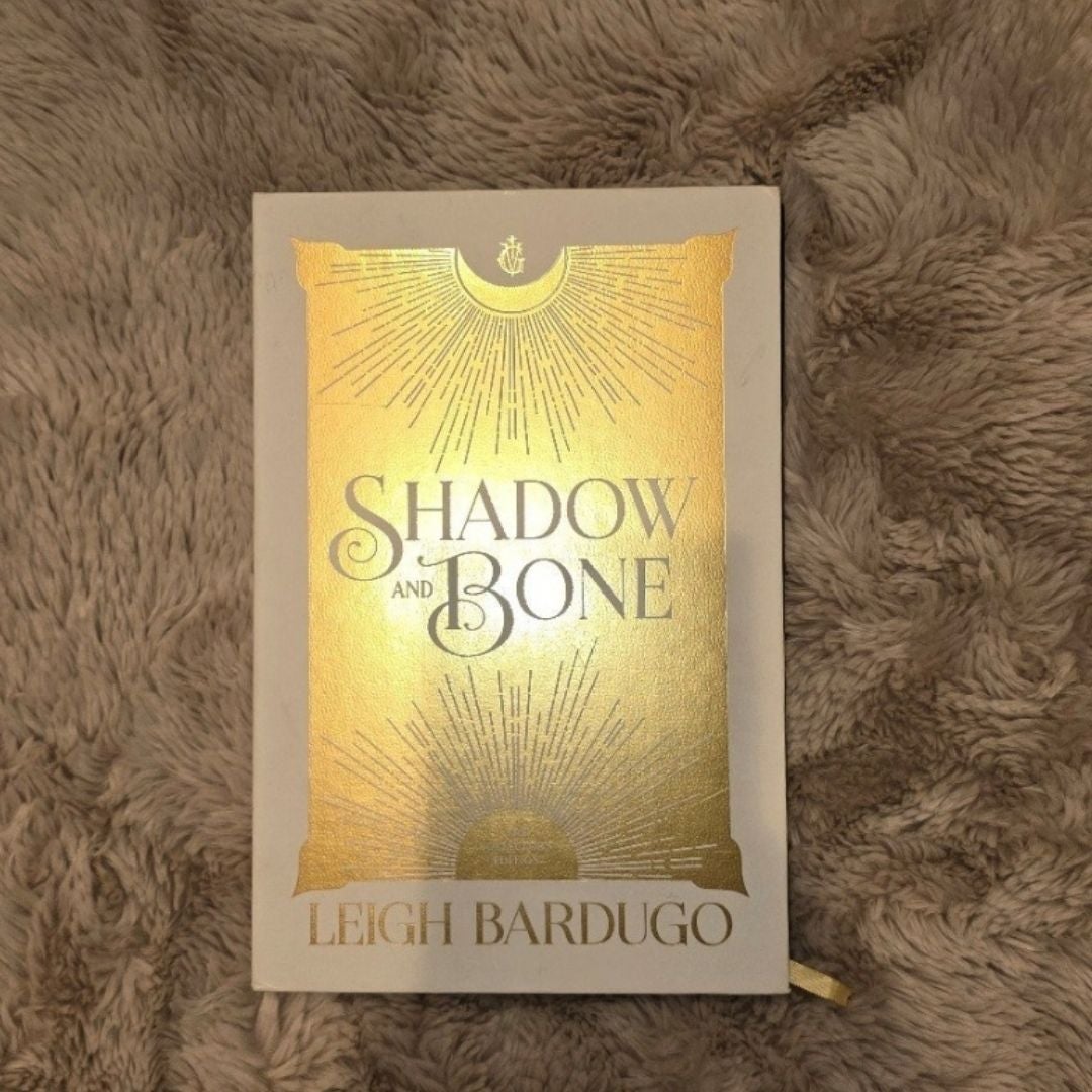 Shadow & Bone Collector's Edition with Box by Leigh Bardugo, Hardcover | Pangobooks