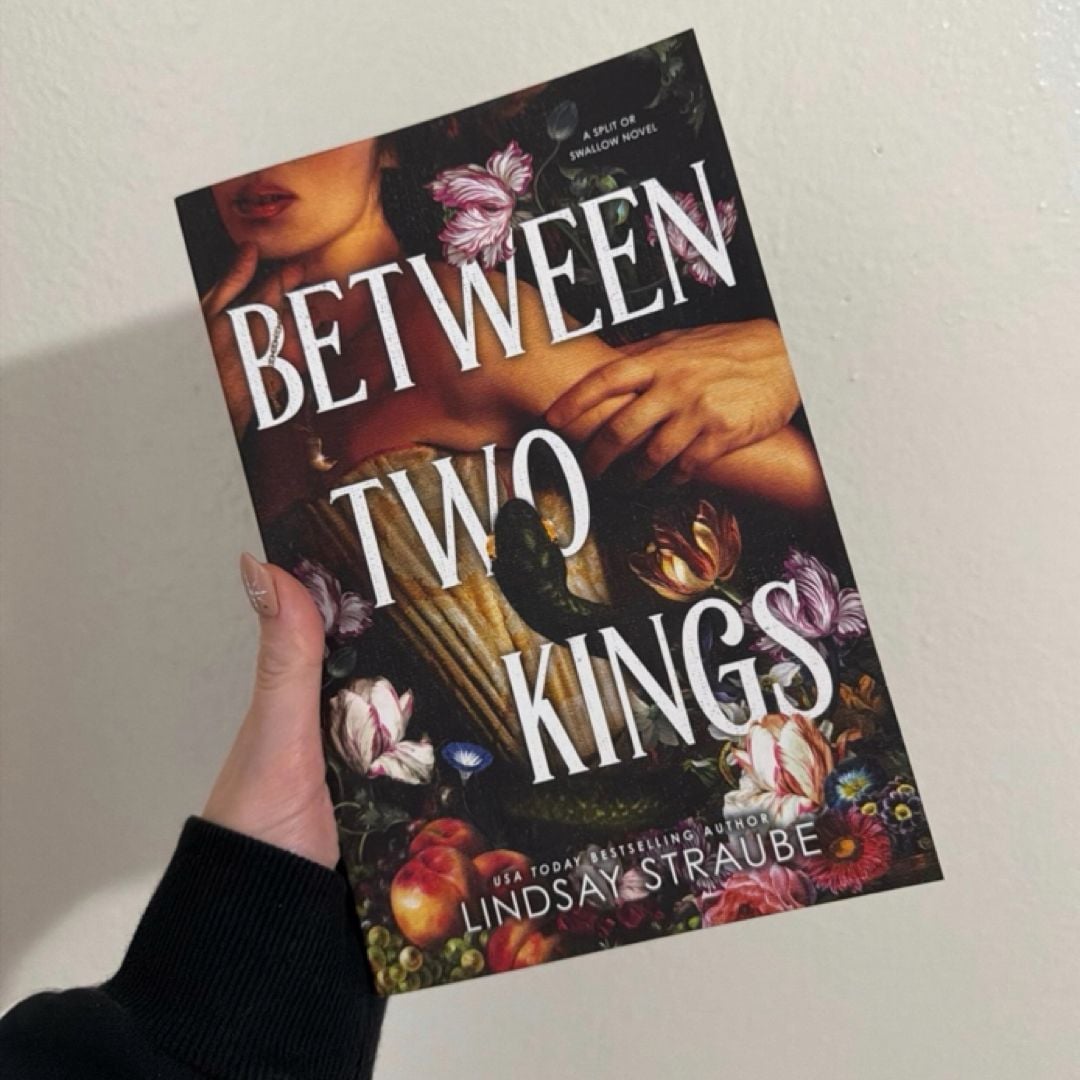Between two kings deluxe by Lindsay straube , Paperback | Pangobooks