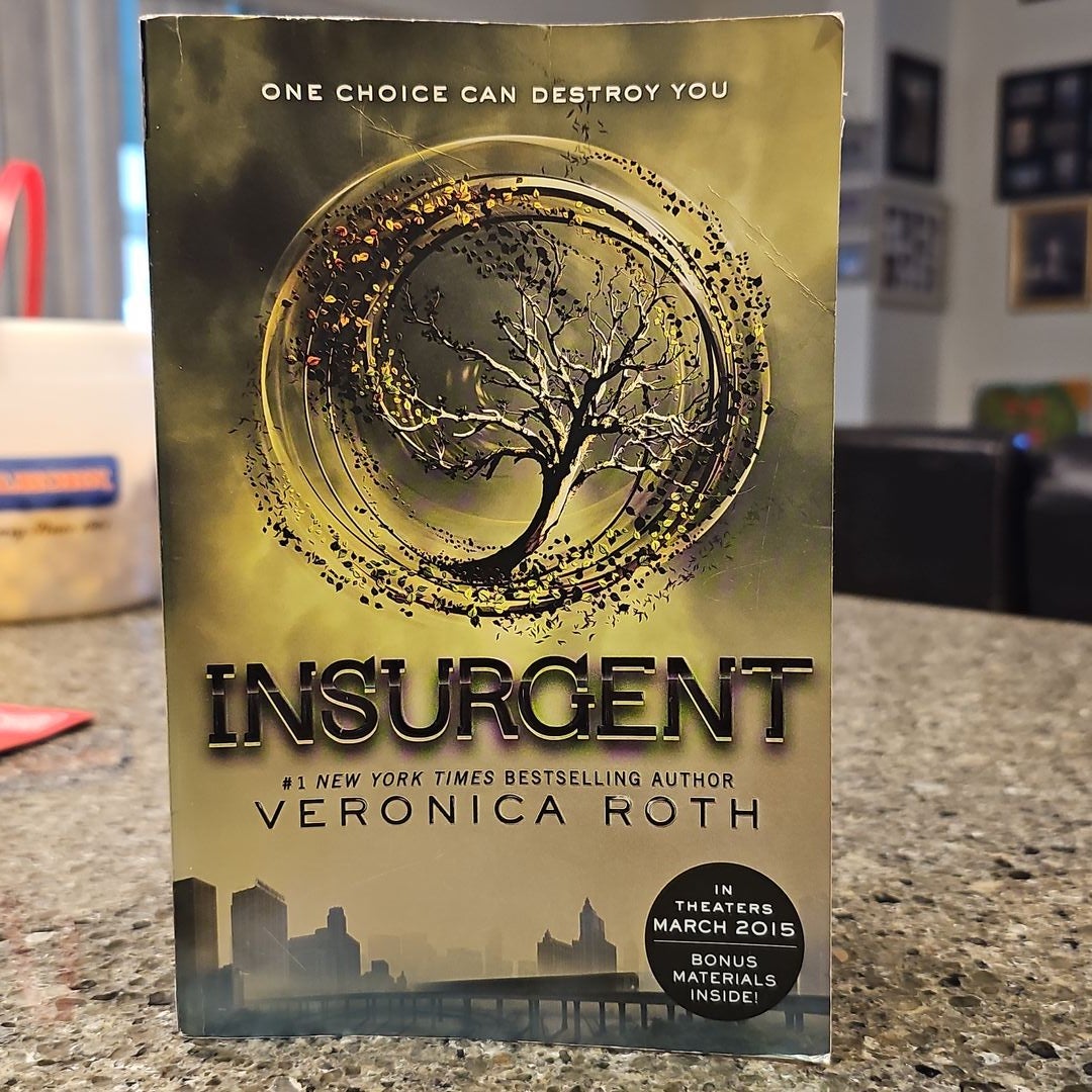 Insurgent* by Veronica Roth, Paperback | Pangobooks