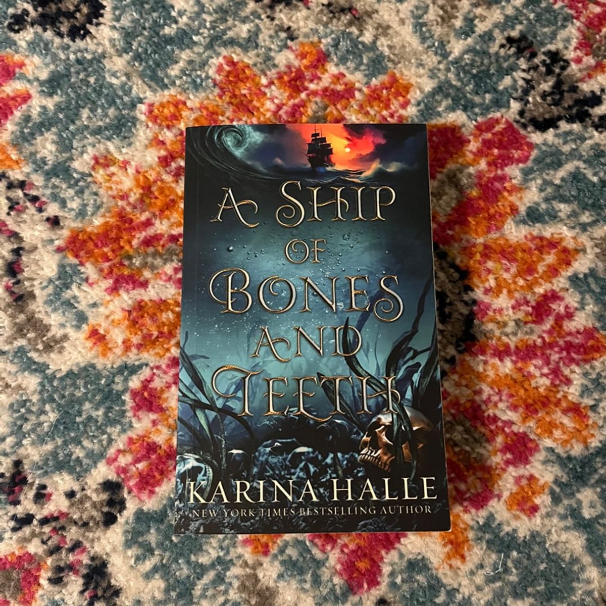 A ship of bones and teeth by Karina Halle , Paperback | Pangobooks