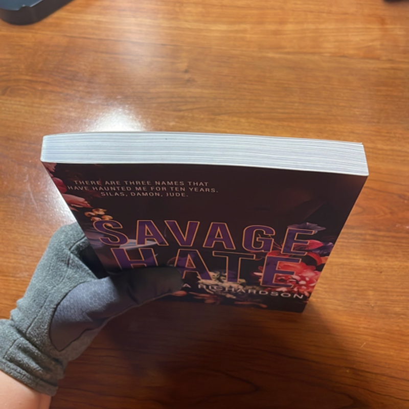 Savage Hate by Amanda Richardson, Paperback | Pangobooks