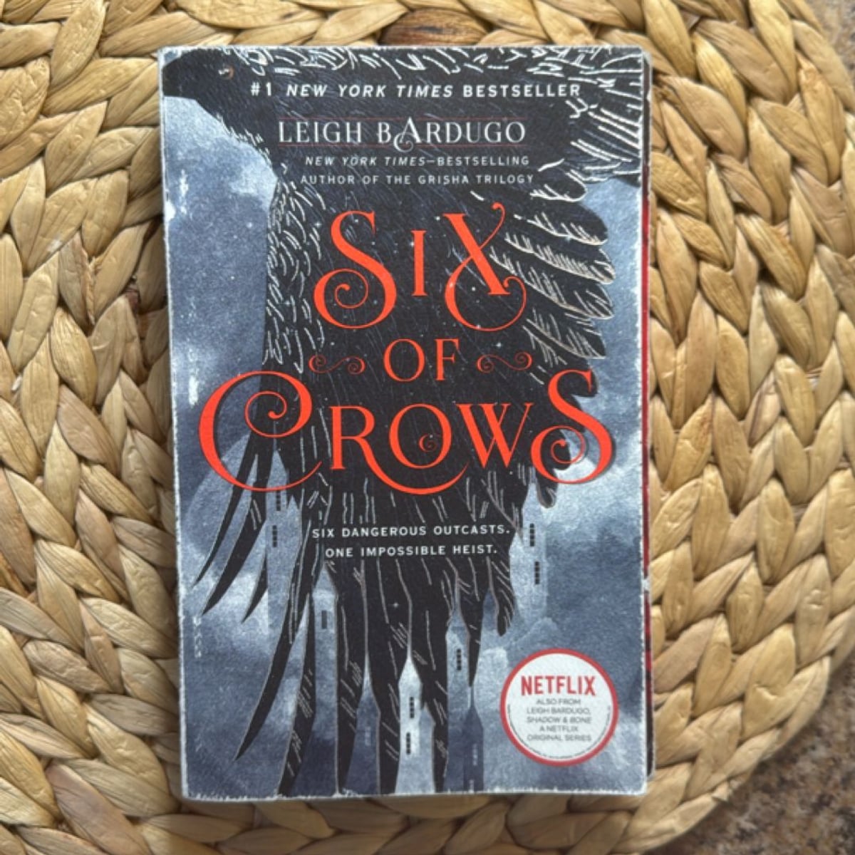 Six of Crows by Leigh Bardugo, Paperback | Pangobooks