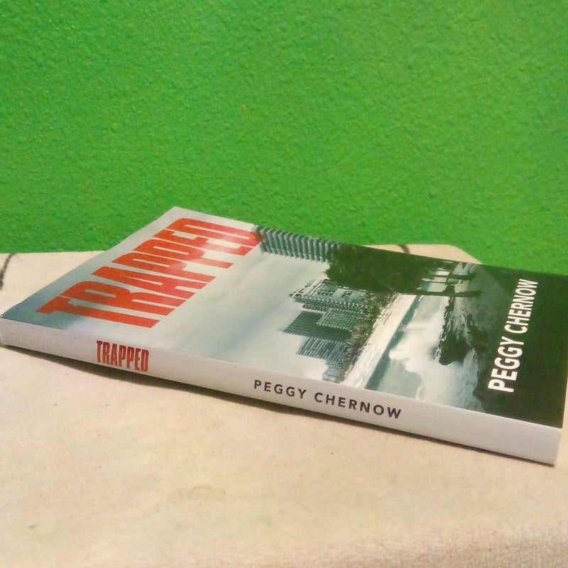 Trapped by Peggy Chernow, Paperback | Pangobooks